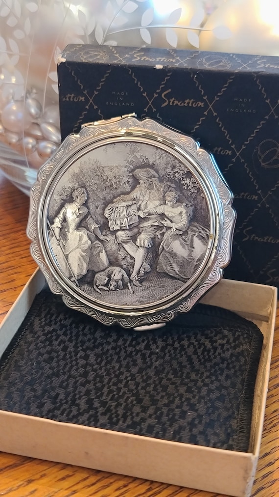 NOS Stratton of England Powder Compact, Queen Convert… - Gem