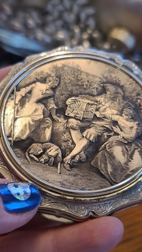 NOS Stratton of England Powder Compact, Queen Convert… - Gem