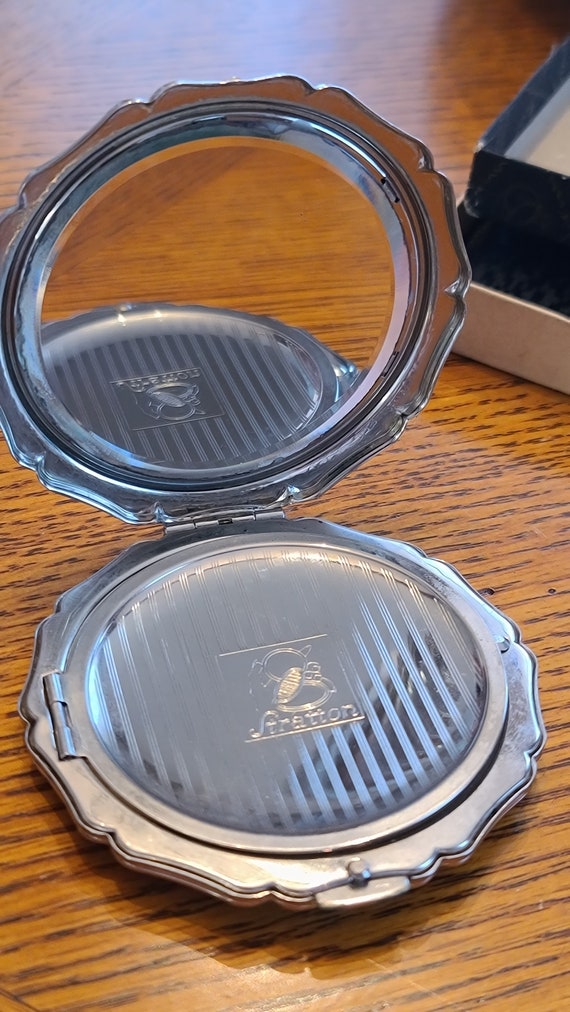 NOS Stratton of England Powder Compact, Queen Convert… - Gem
