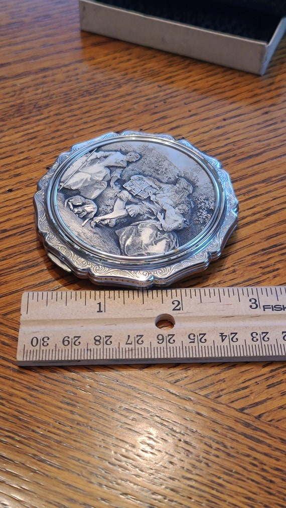 NOS Stratton of England Powder Compact, Queen Convert… - Gem