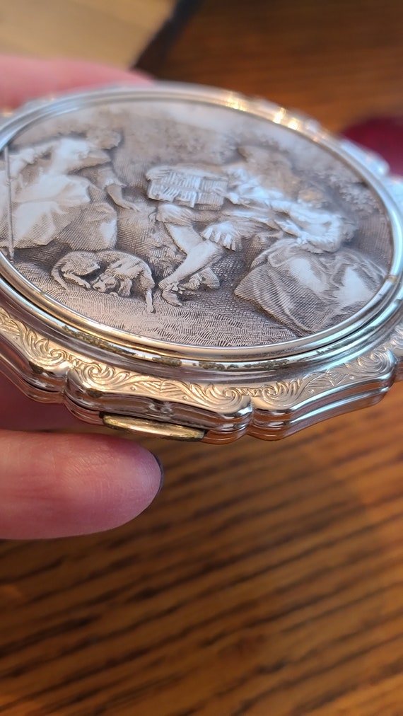 NOS Stratton of England Powder Compact, Queen Convert… - Gem