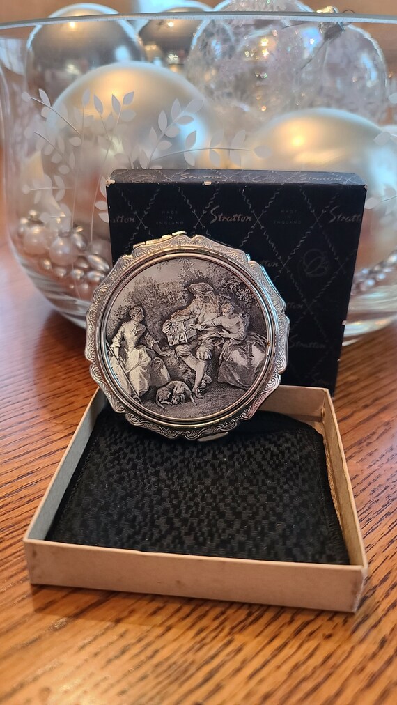 NOS Stratton of England Powder Compact, Queen Convert… - Gem