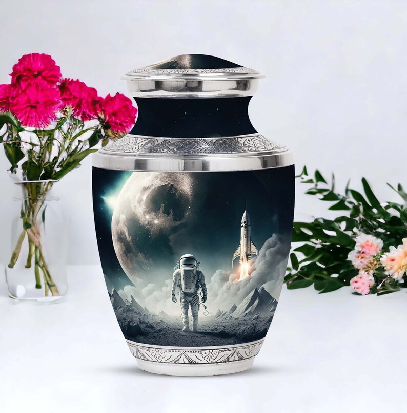 Astronaut Themed Cremation Urn for Ashes Small Urns for Human Ashes ...