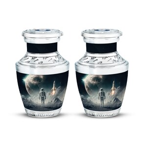 Astronaut Themed Cremation Urn for Ashes Small Urns for Human Ashes ...