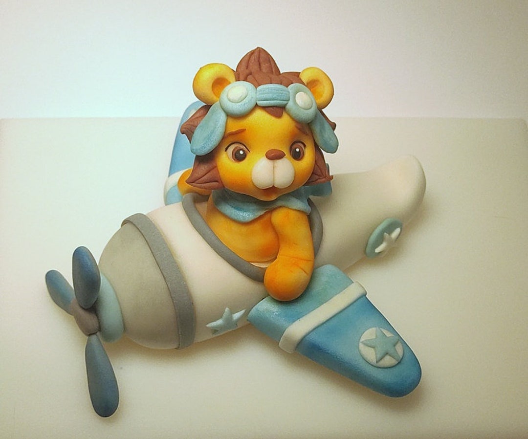 Lion Fondant Cake, Aviator Lion Cake, Aviator Lion Fondant, Aviator ...