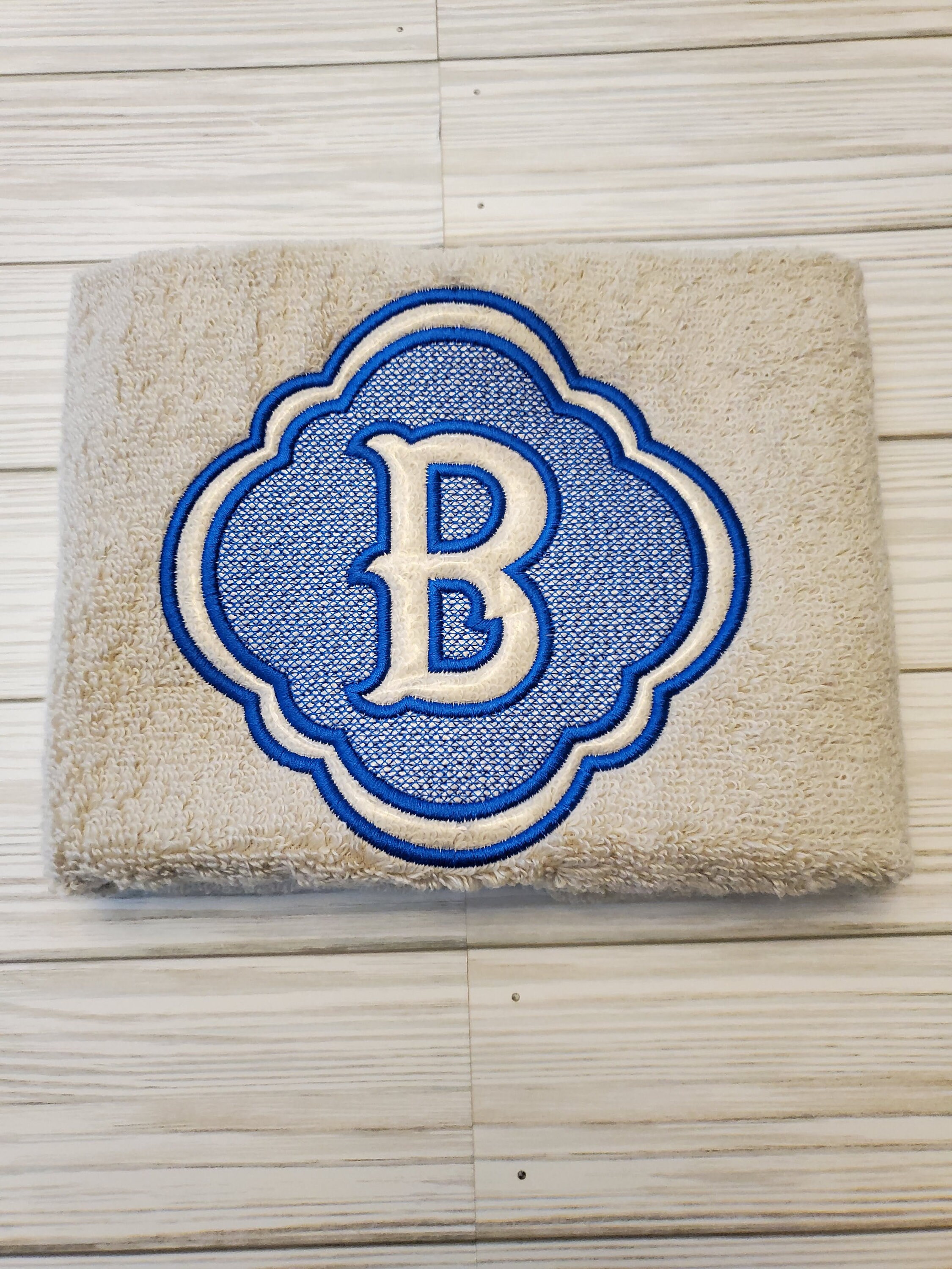 Personalized Bath Towel Custom Monogrammed Embroidered - Etsy
