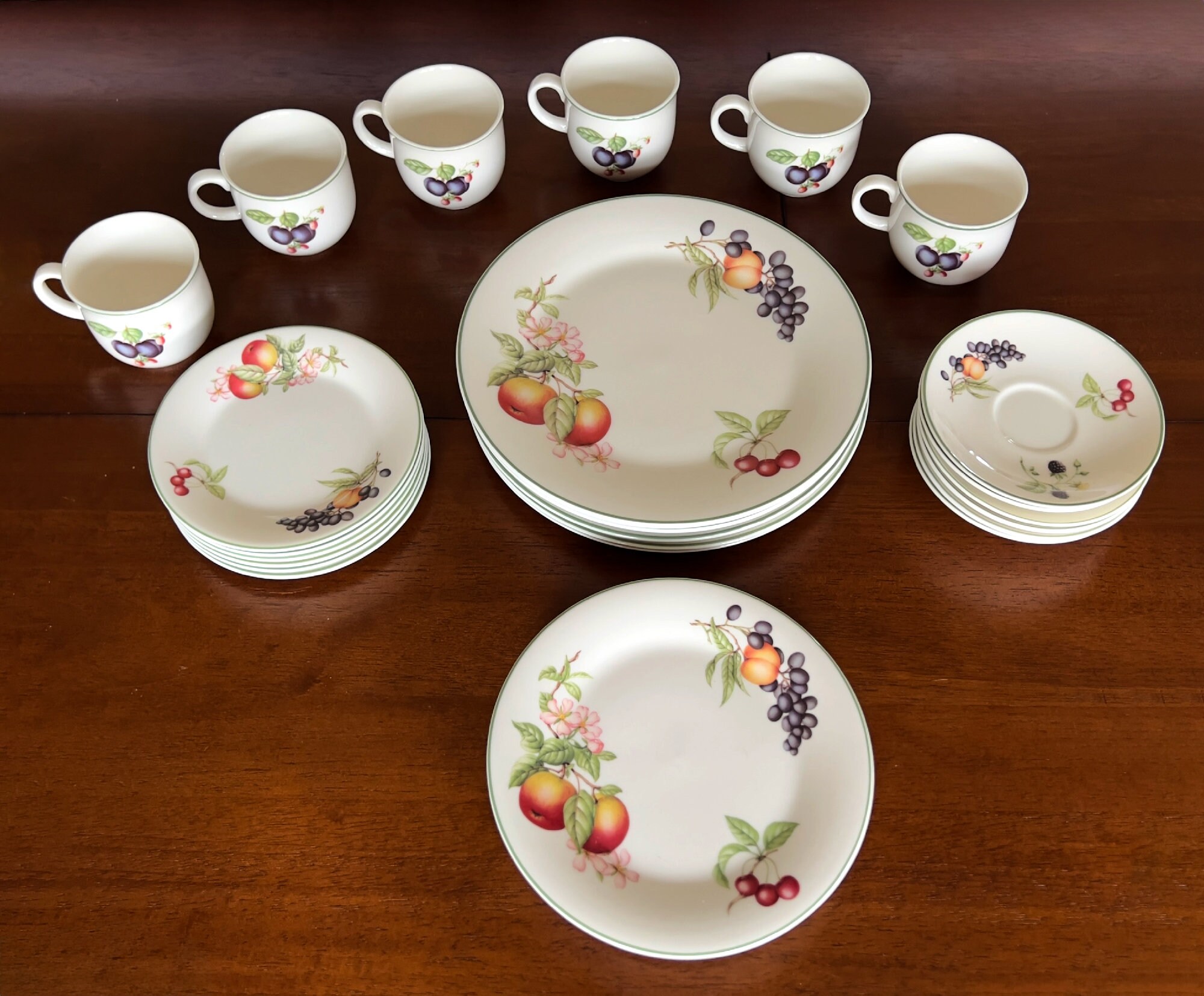 Royal Doulton Ashberry Porcelain Dinnerware Set for Six People. Peaches ...