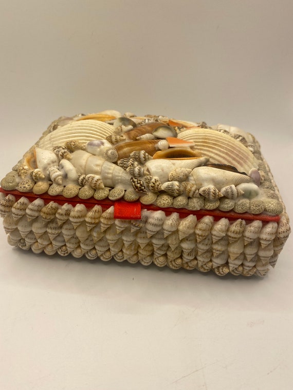 Vintage Folk Art Sea Shell Oval Lidded Box - Gem