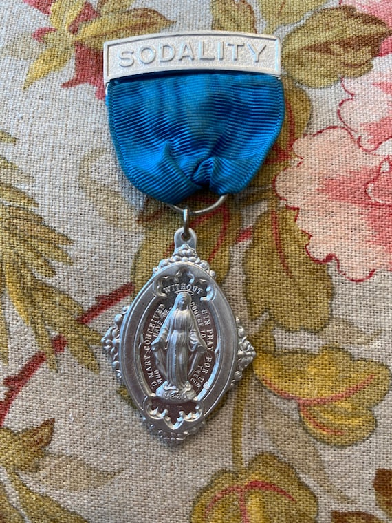 antique religious pin chapelle - Gem