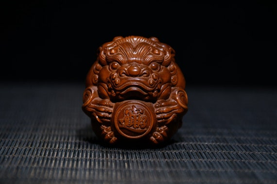Home Décor Statues Boxwood statue Hand carved Bangs play golden toad ...