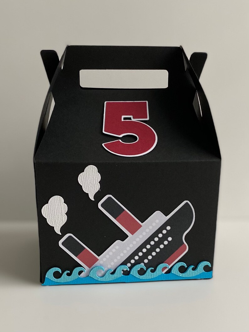 Titanic party themed decorations Titanic/Sinking ship cake | Etsy