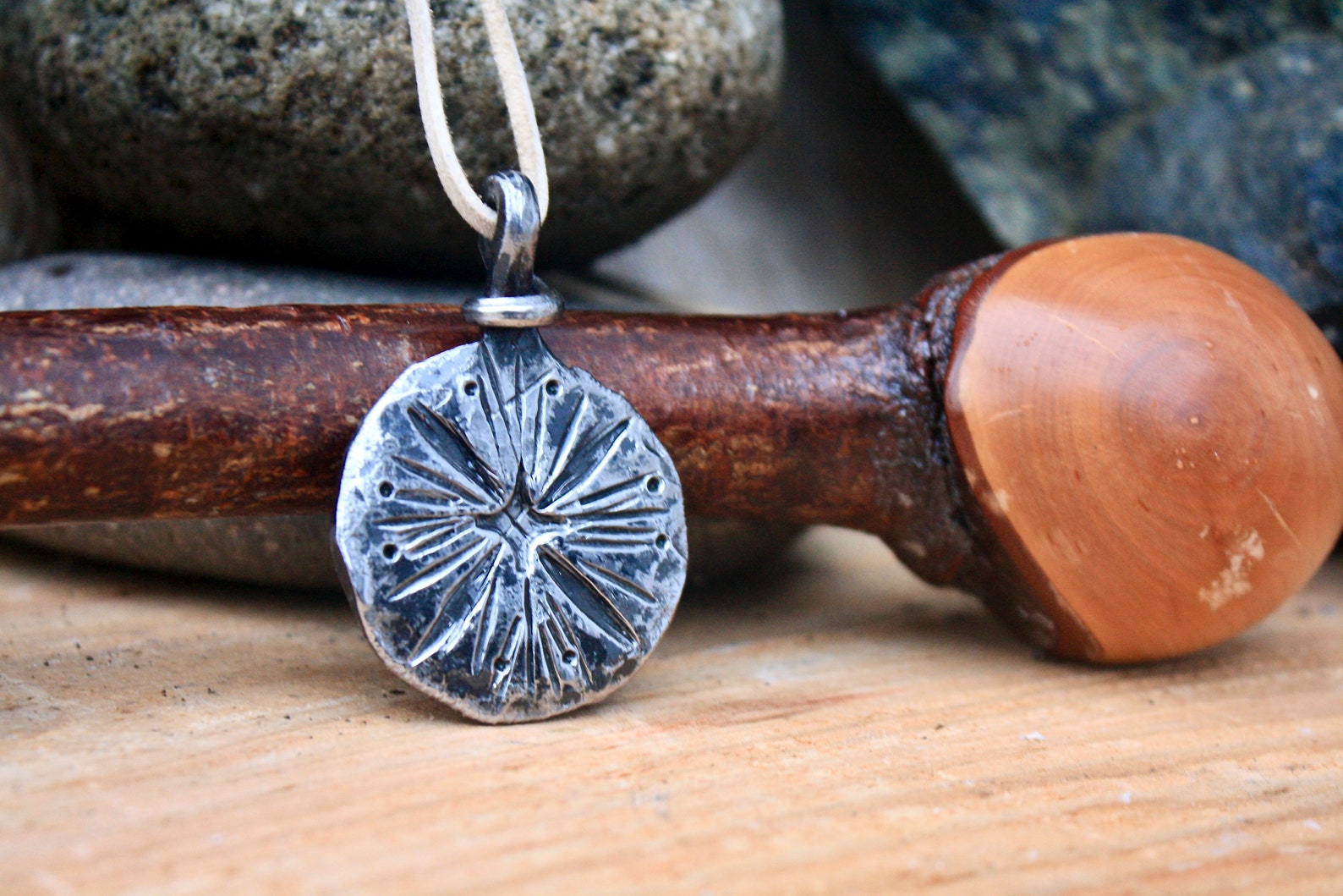 Frozen 2 Inspired Elsa Symbol Pendant - Etsy