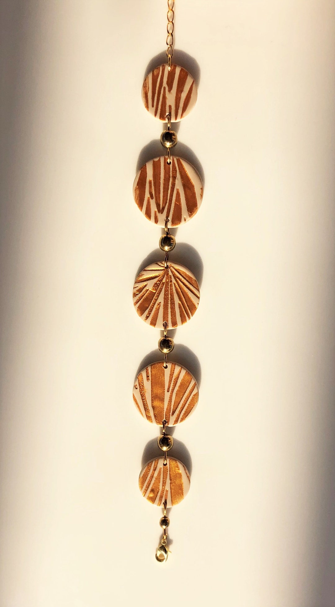 Bracelet rayon Alternating Sand and Gold Discs and Gold Bronze Beads ...