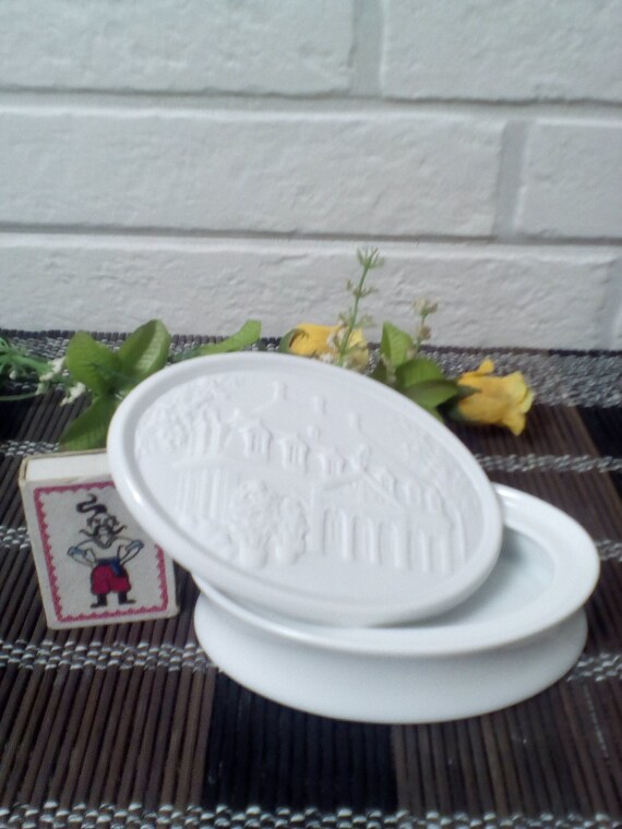 Vintage German Hochst Porcelain Trinket Box/Embossed … - Gem