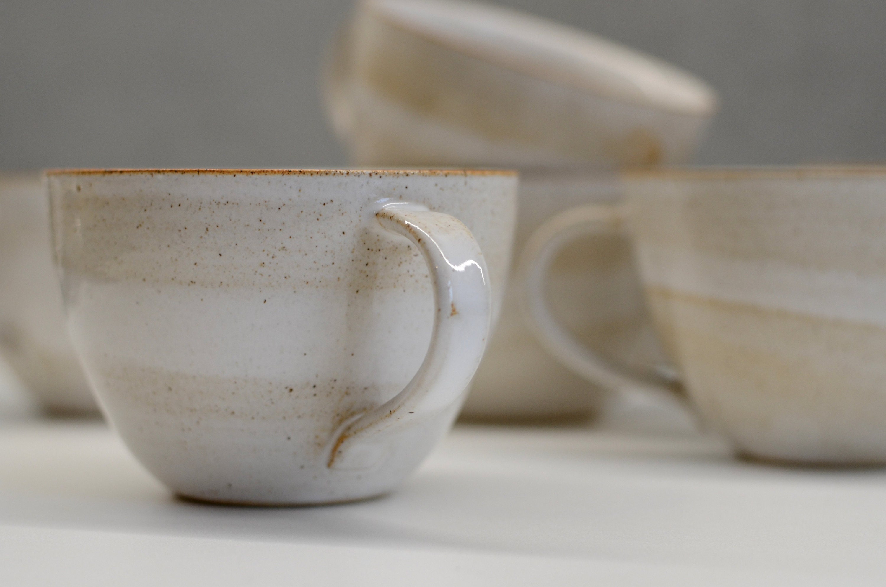 WEISSE GROSSE Teetasse, 350ml/11,8oz, Keramik gerollt auf einer ...