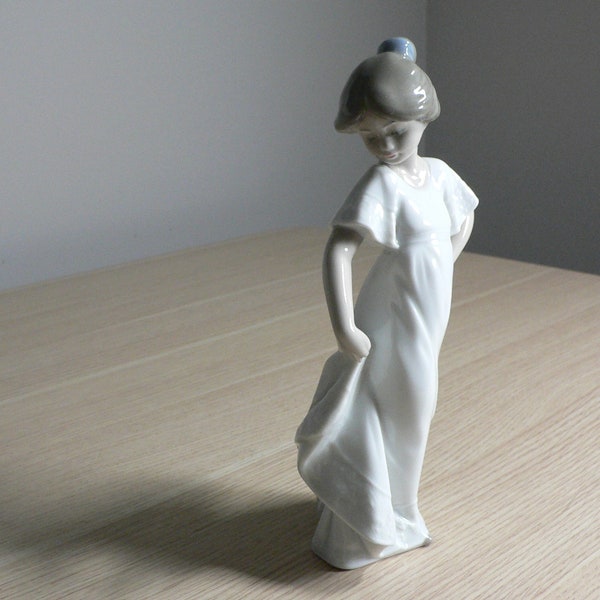 Lladro Daisa Nao - Etsy