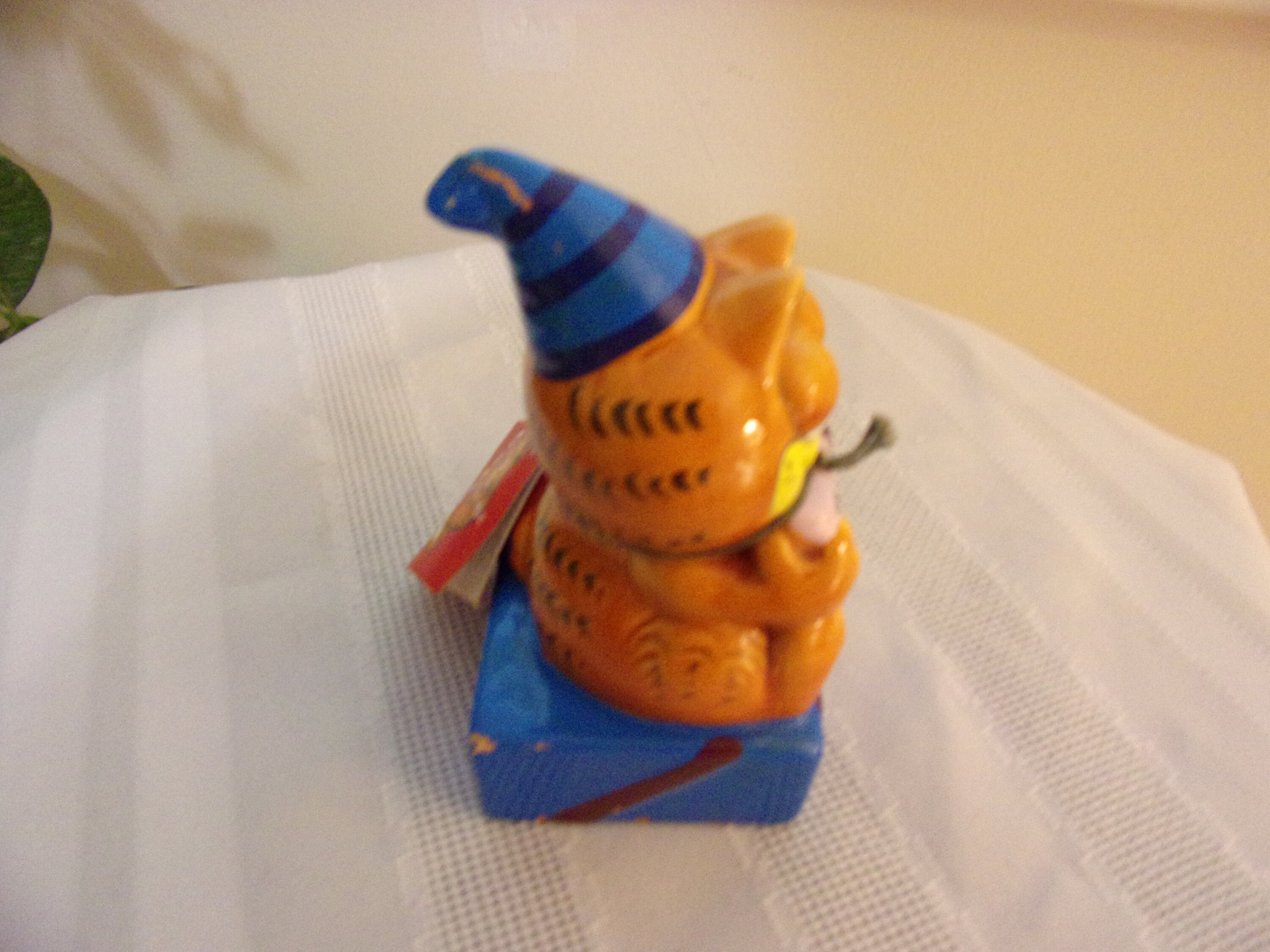 Vintage Ceramic Garfield Figurine Collectible - Etsy UK