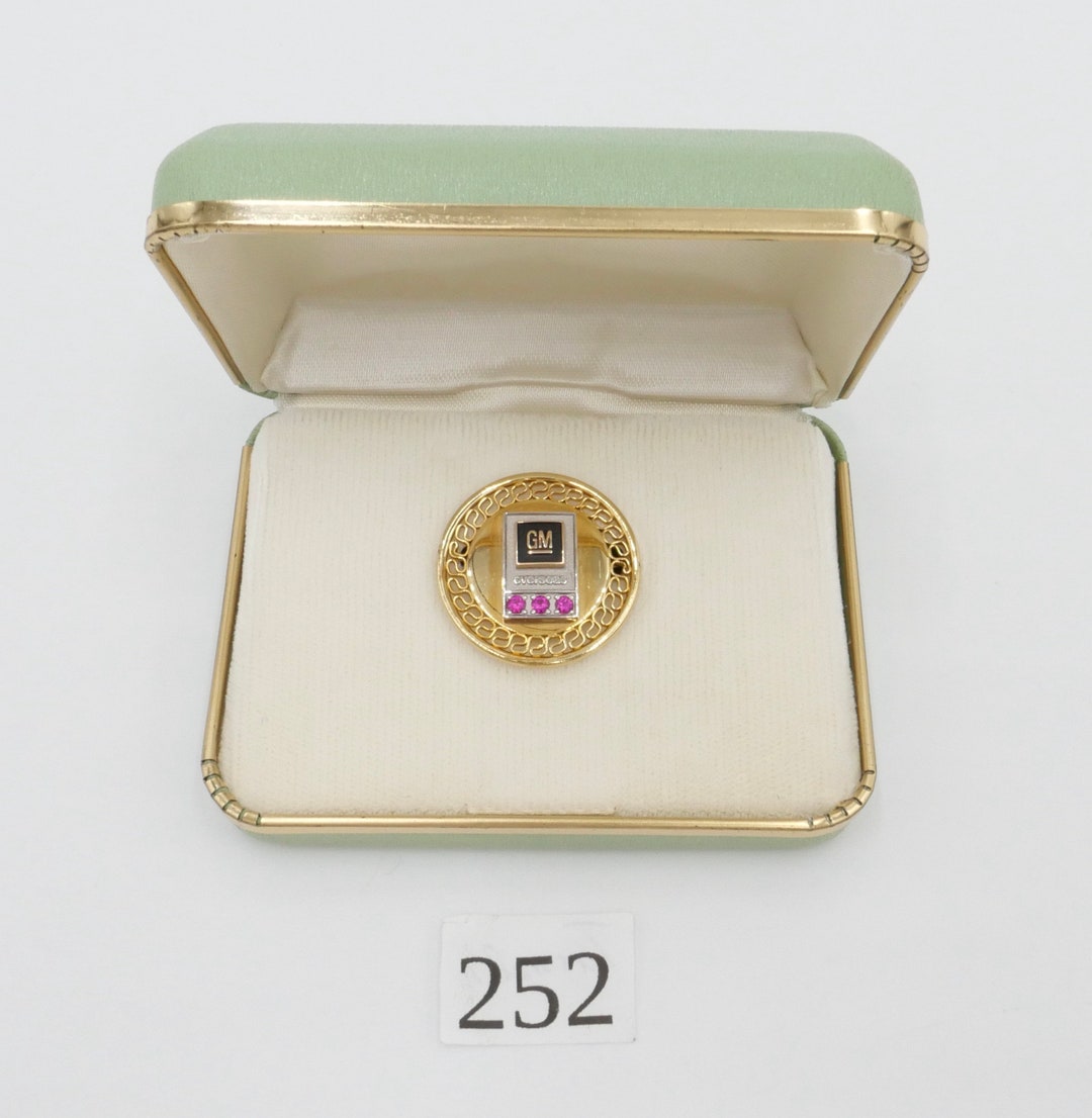 GM General Motors Pin Brooch in Case Overseas Gold Plated 20 / 12K G.F ...