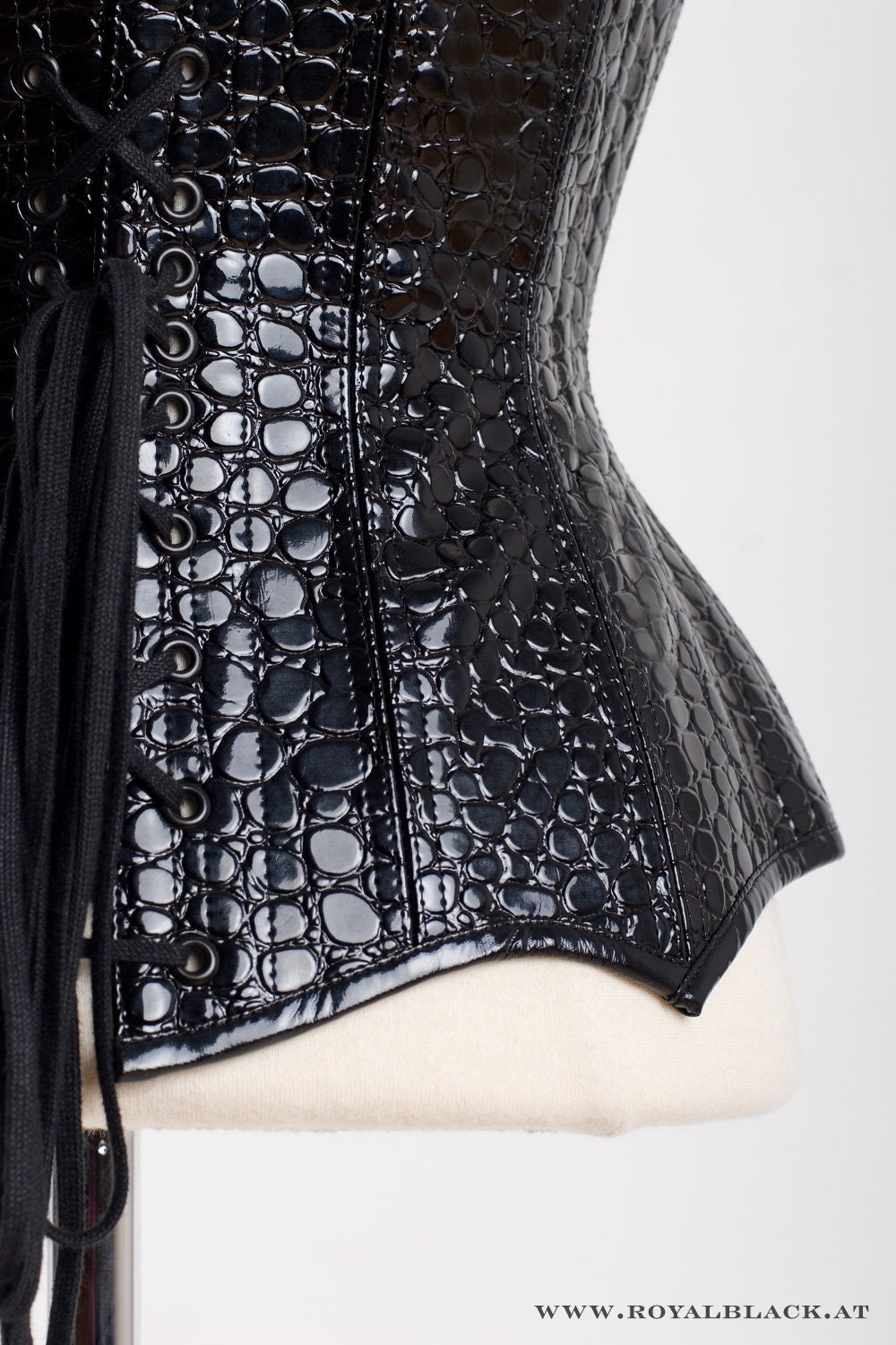 Royal Black Tutorial: Bias Binding for Corsetry | English Language - Etsy