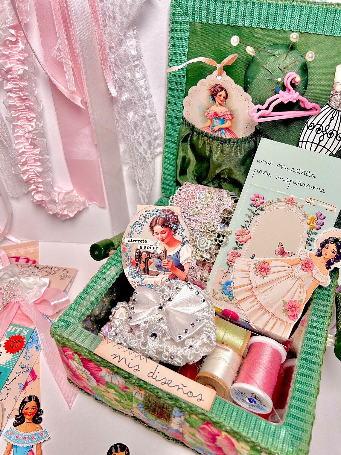 DRESSMAKER’S DREAMS - Sewing Notions & Paper Doll Dresses Ephemera Kit ...