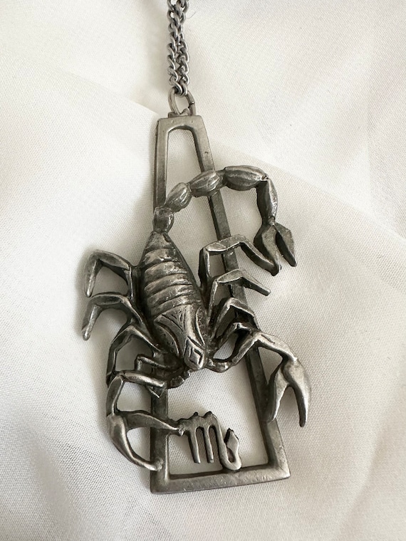 Vintage 70s zodiac necklace Scorpio silver tone - Gem