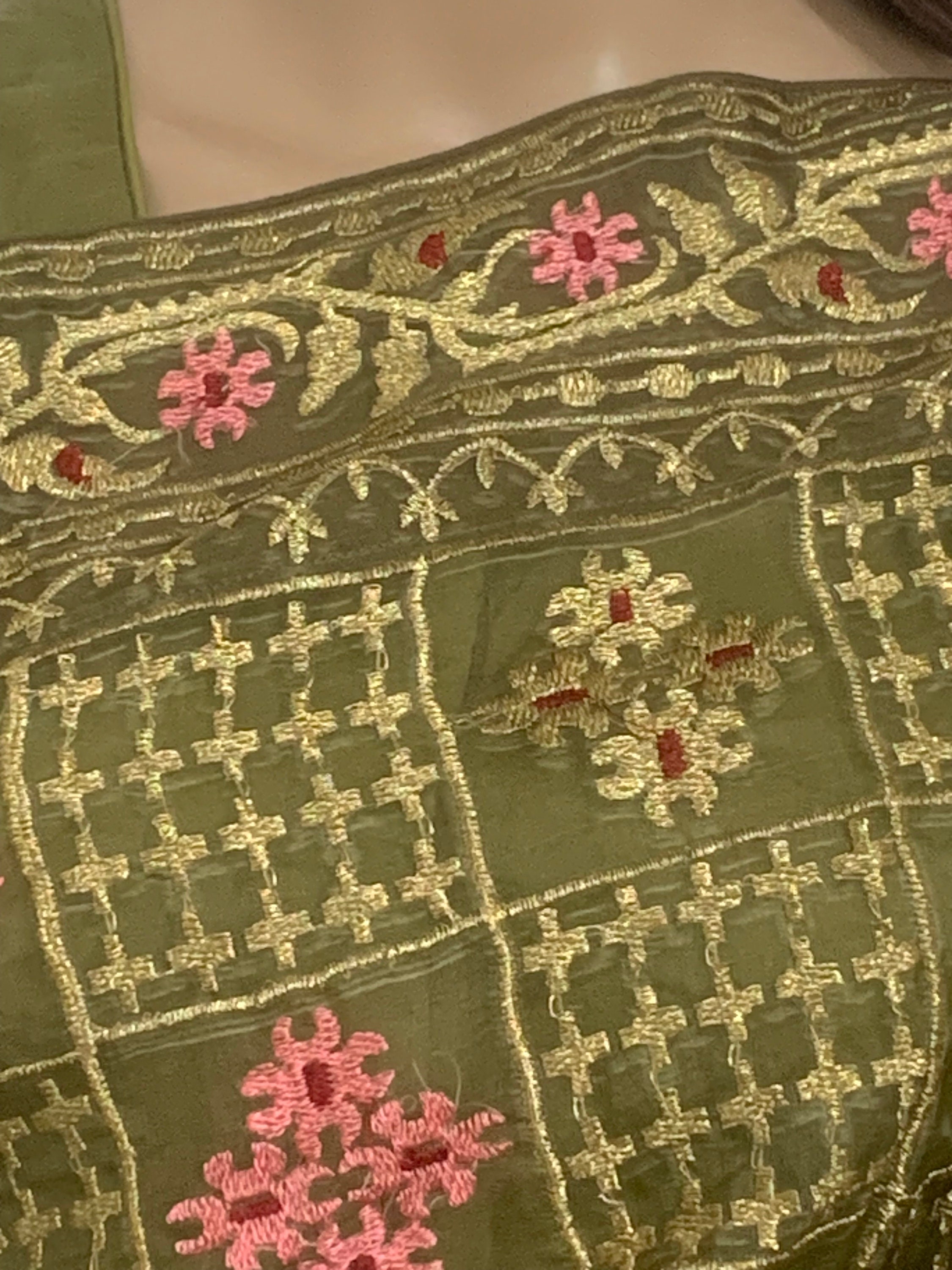 Mehndi Color Muslin Saree With Ready Blouse Red and Pink Thread ...