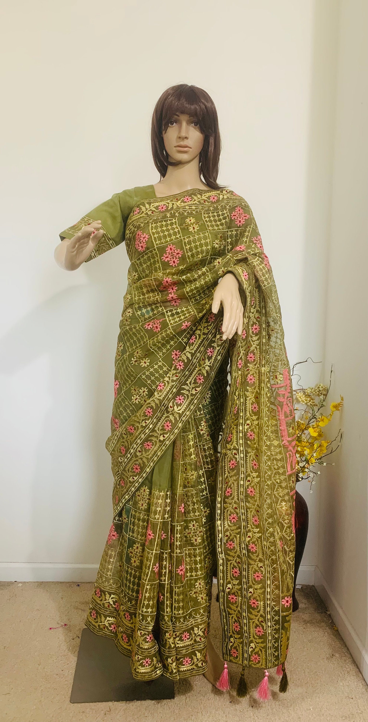 Mehndi Color Muslin Saree With Ready Blouse Red and Pink Thread ...