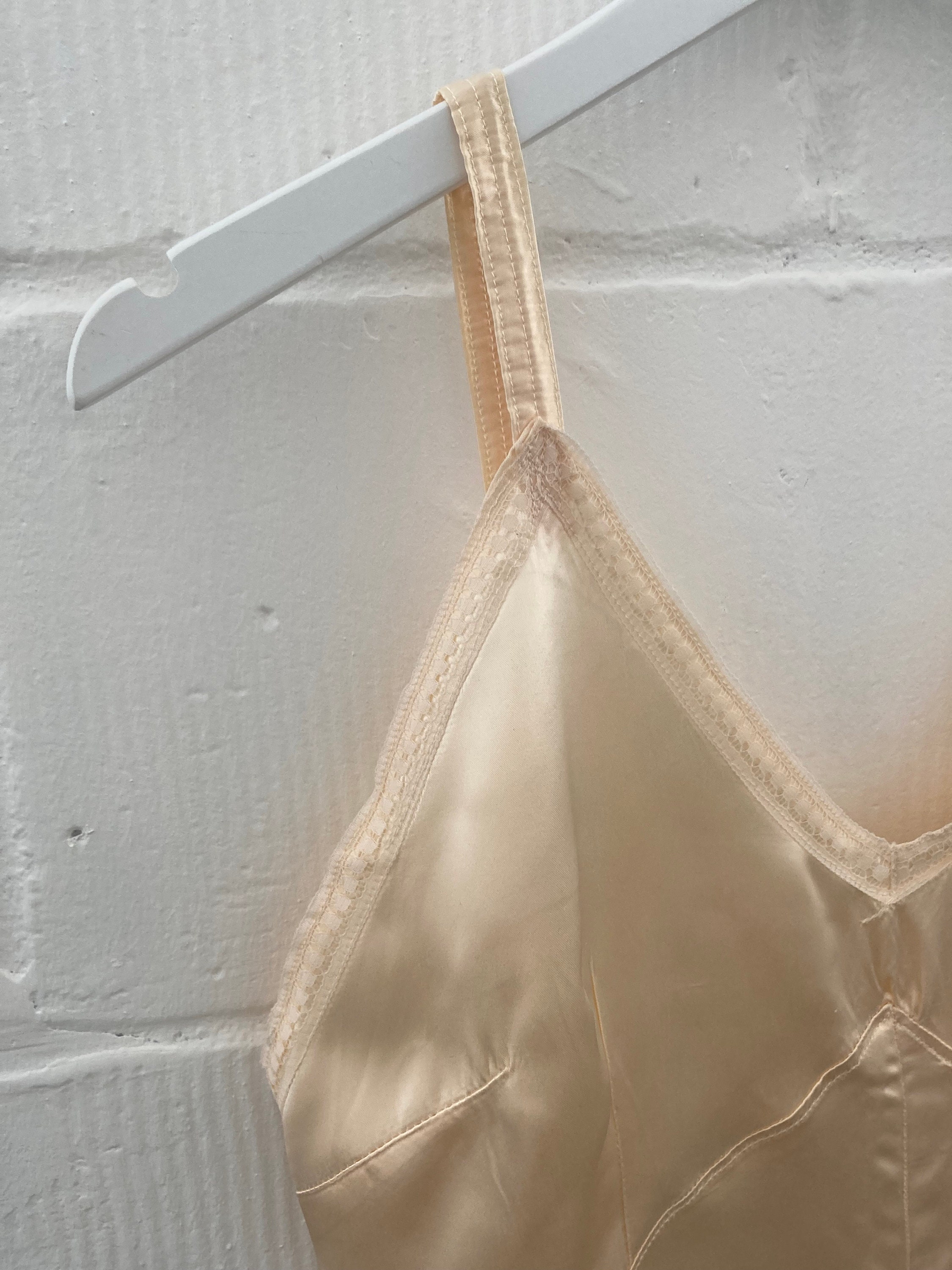 1940s 1950s Peach Satin Slip Size Large Minimalist Underslip Negligee ...
