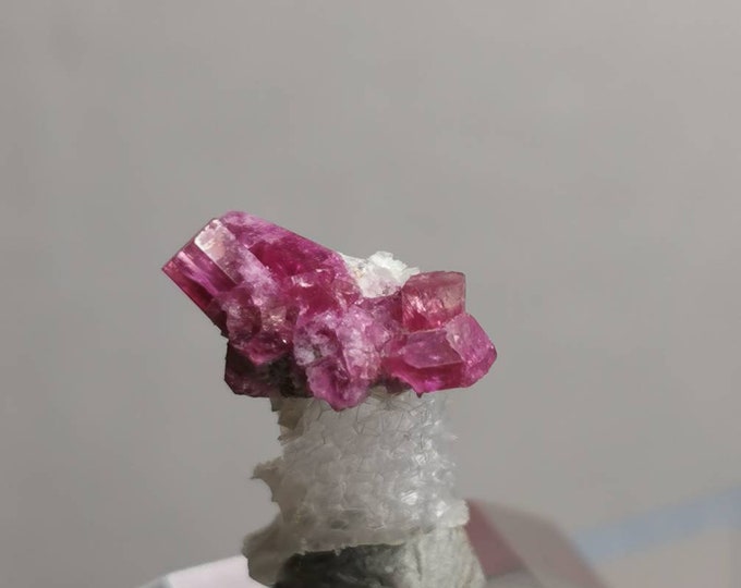 Bixbite /red Emerald/beryl Natural Crystals Cluster 1. 9ct - Etsy