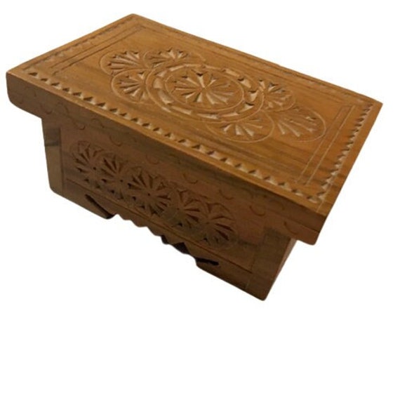 hand carved ring box - Gem