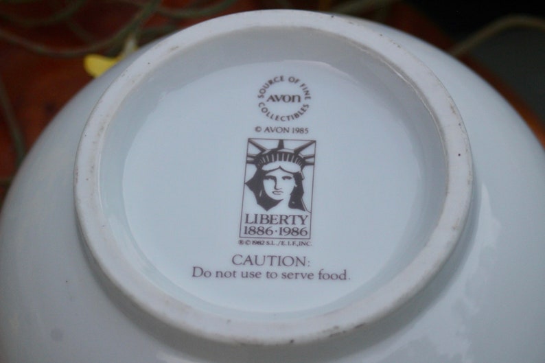 1986 Commemorative Statue of Liberty Decorative Bowl by Avon With Gold ...