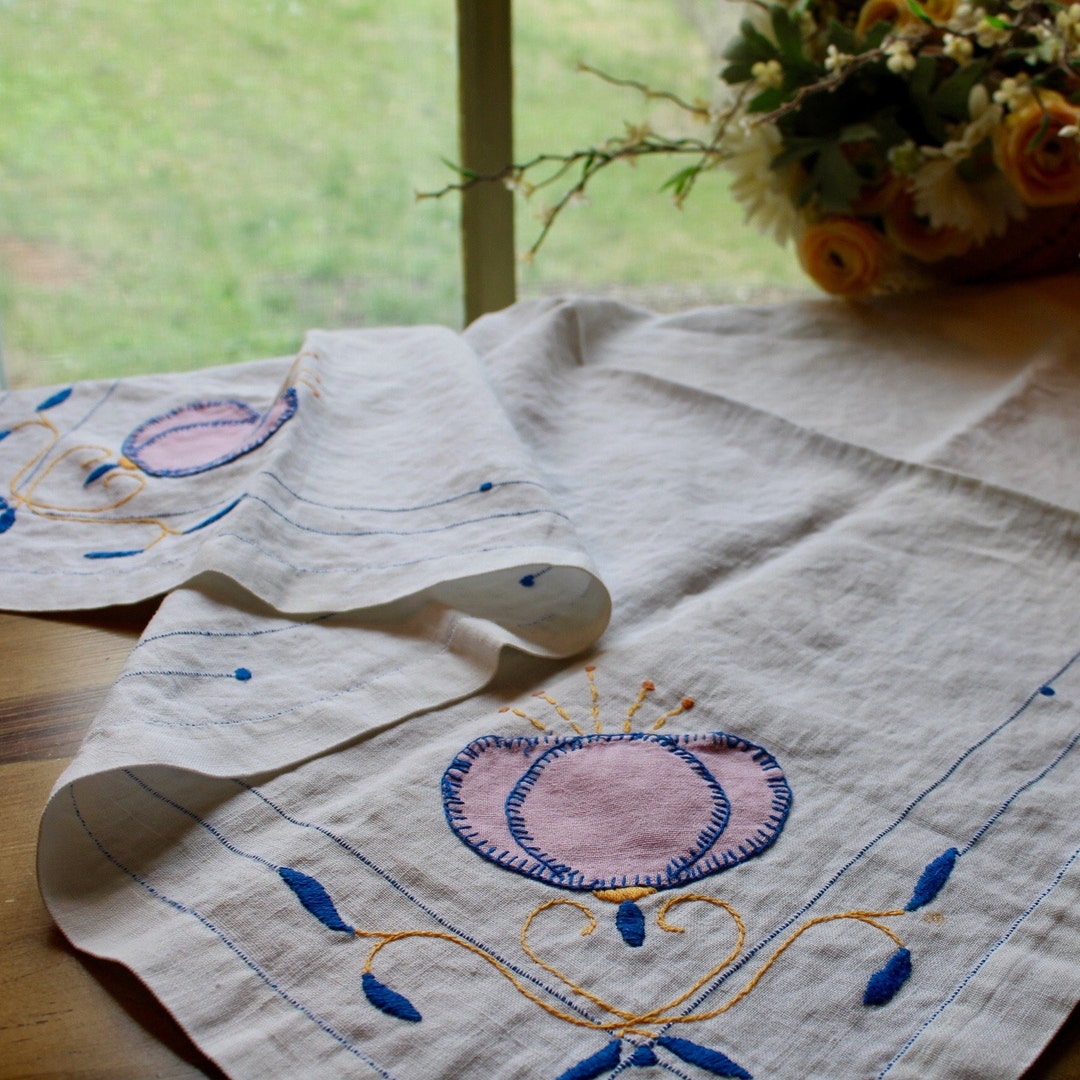 Vintage Embroidered and Appliquéd Square Tablecloth With Tulip - Etsy