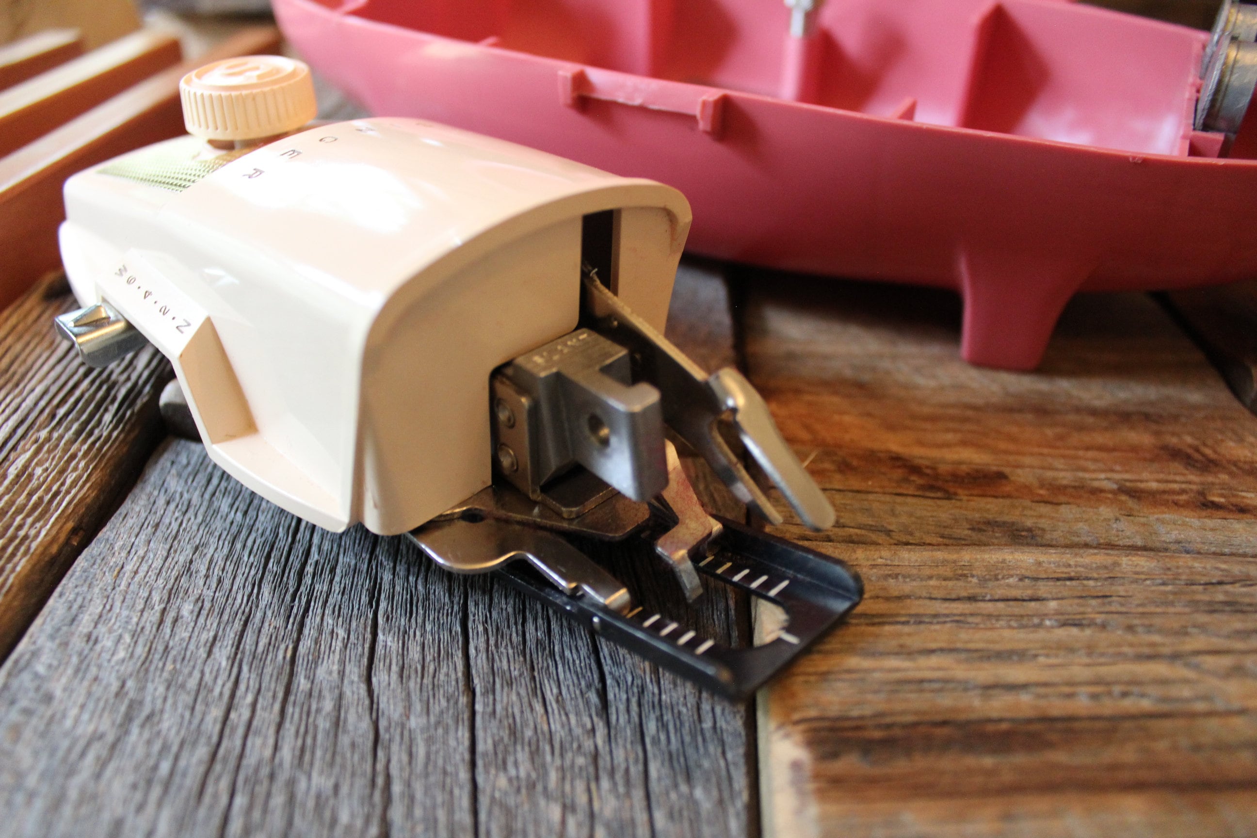 1960 Singer Buttonholer in Mamie Pink Space Age Design - Etsy