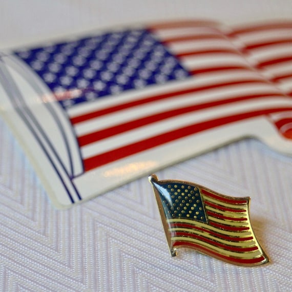 1980s Enamel American Flag Pin for Hat, Collar, Tie, … - Gem