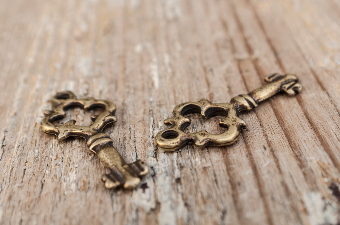 Small Brass Key Beads Antique Brass Skeleton Key Charms - Etsy