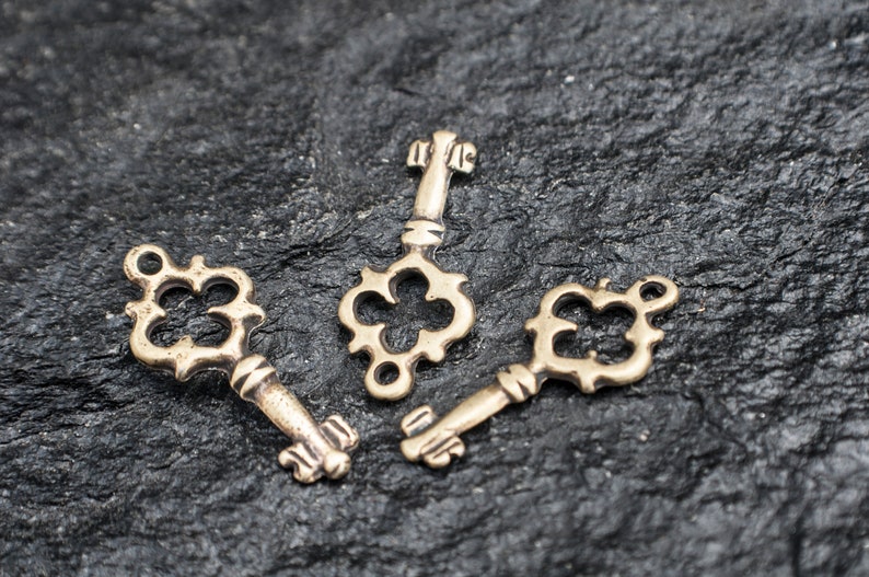 Small Brass Key Beads Antique Brass Skeleton Key Charms - Etsy