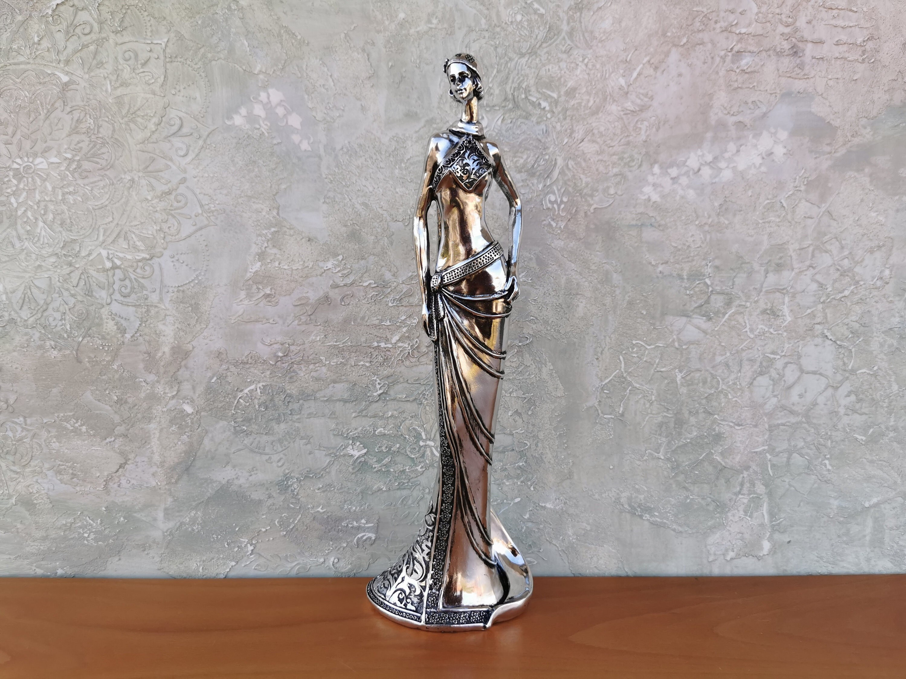 Art Deco Woman Figurine, 1920s Women Statue, Art Deco Lady Figurine ...