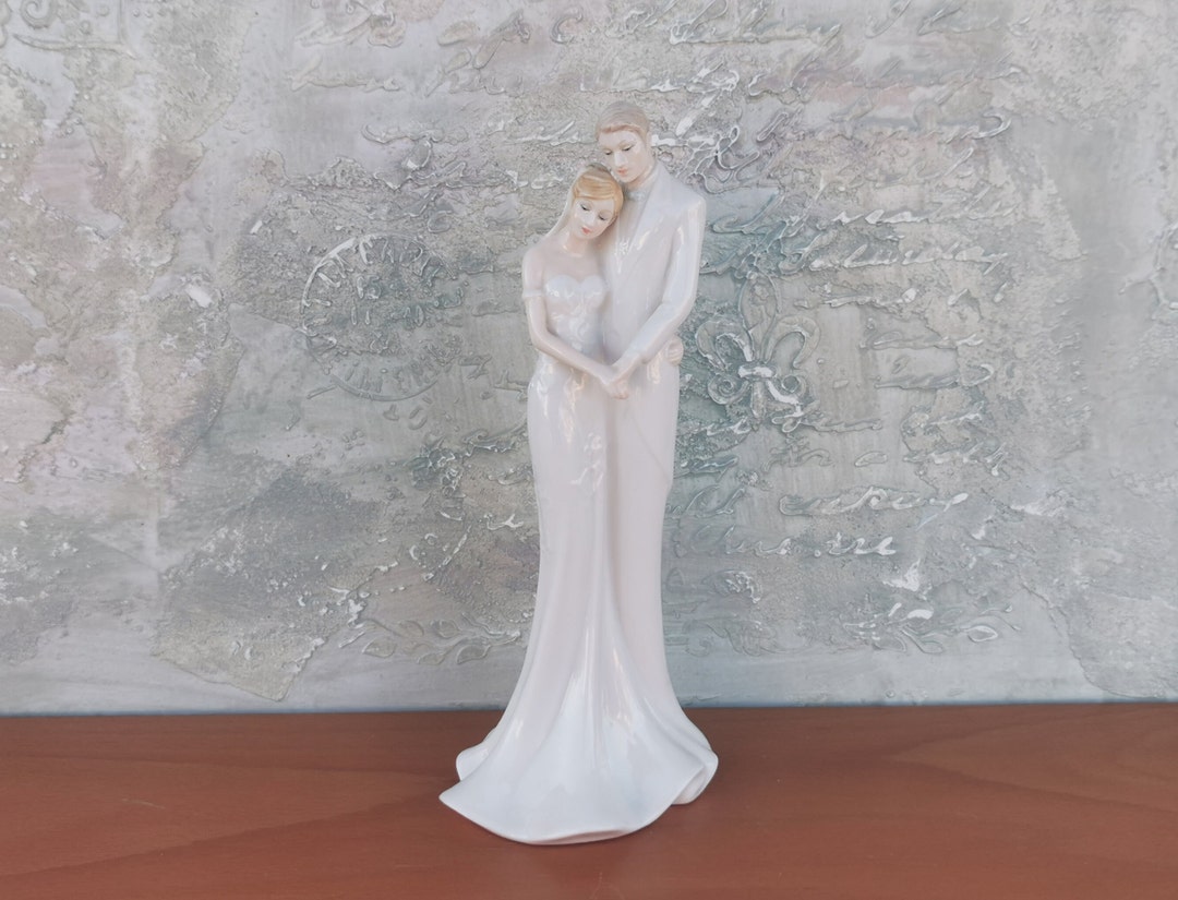 Porcelain Bride and Groom Figurine, White Porcelain Wedding Cake Topper ...