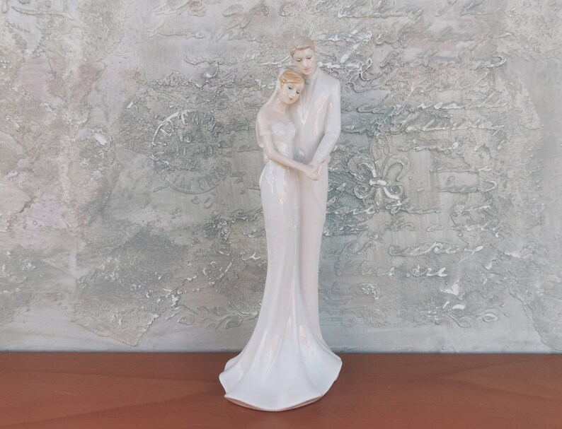 Porcelain Bride and Groom Figurine, White Porcelain Wedding Cake Topper ...