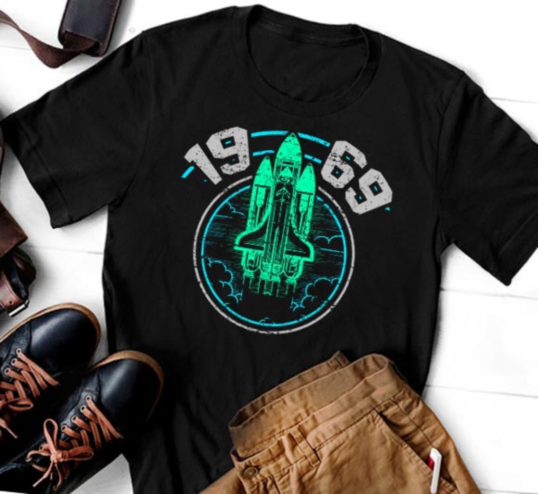 Apollo 11 50th Anniversary 1969 Moon Landing Distressed Tee | Short ...