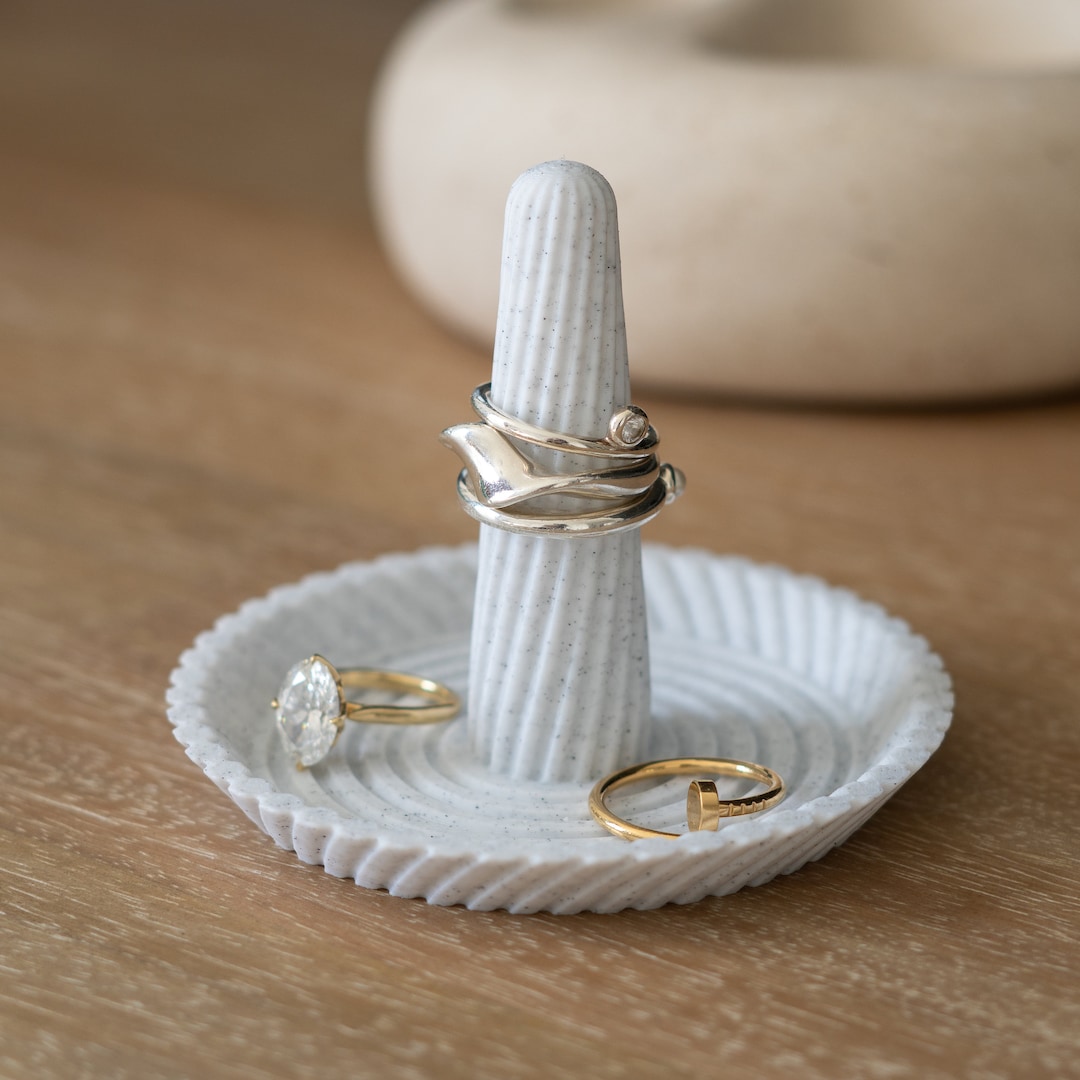 Modern Fluted Ring Holder | Display Dish for Engagement Ring Jewelry ...