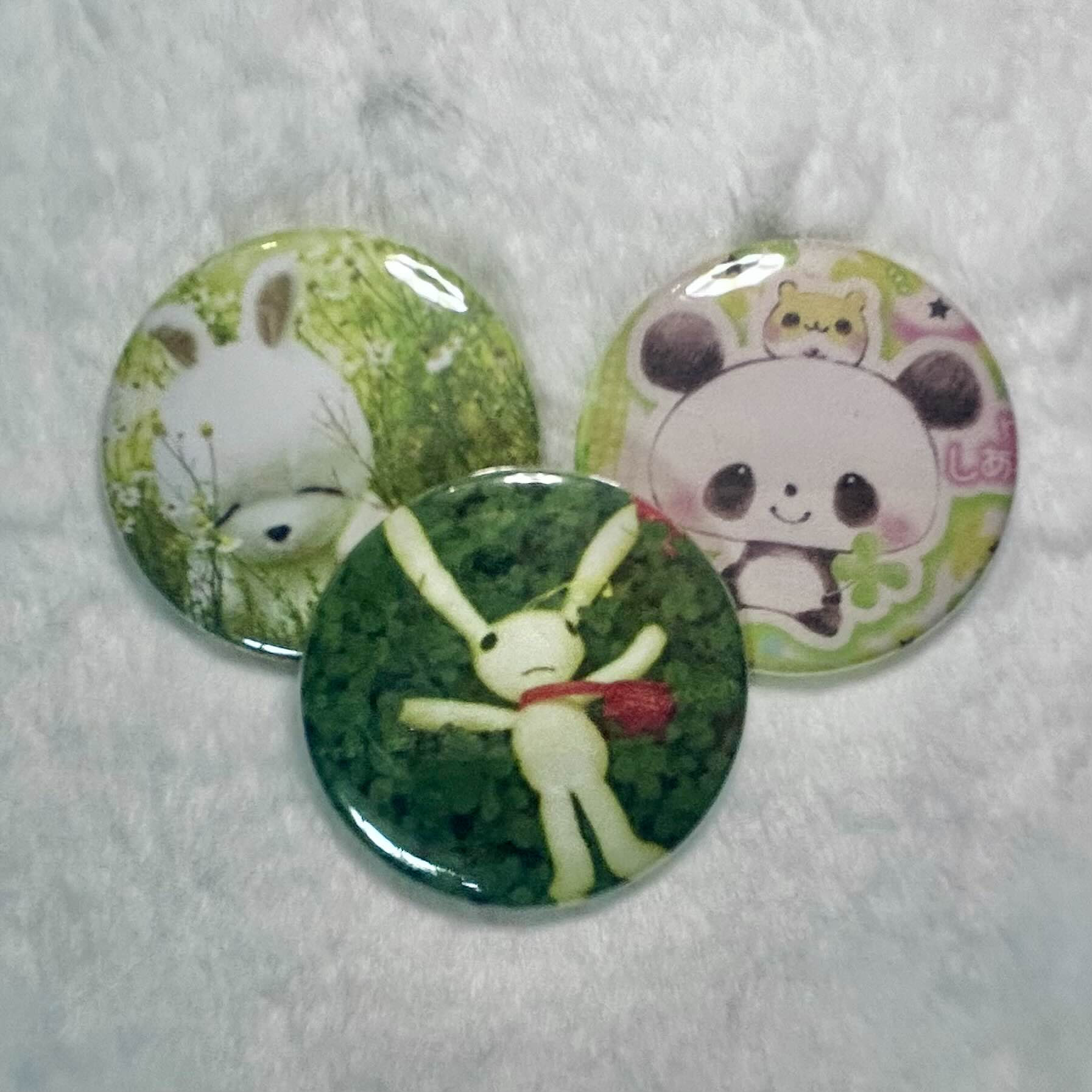 Clover Girl Aesthetic 1.5" Pinback Buttons - Etsy
