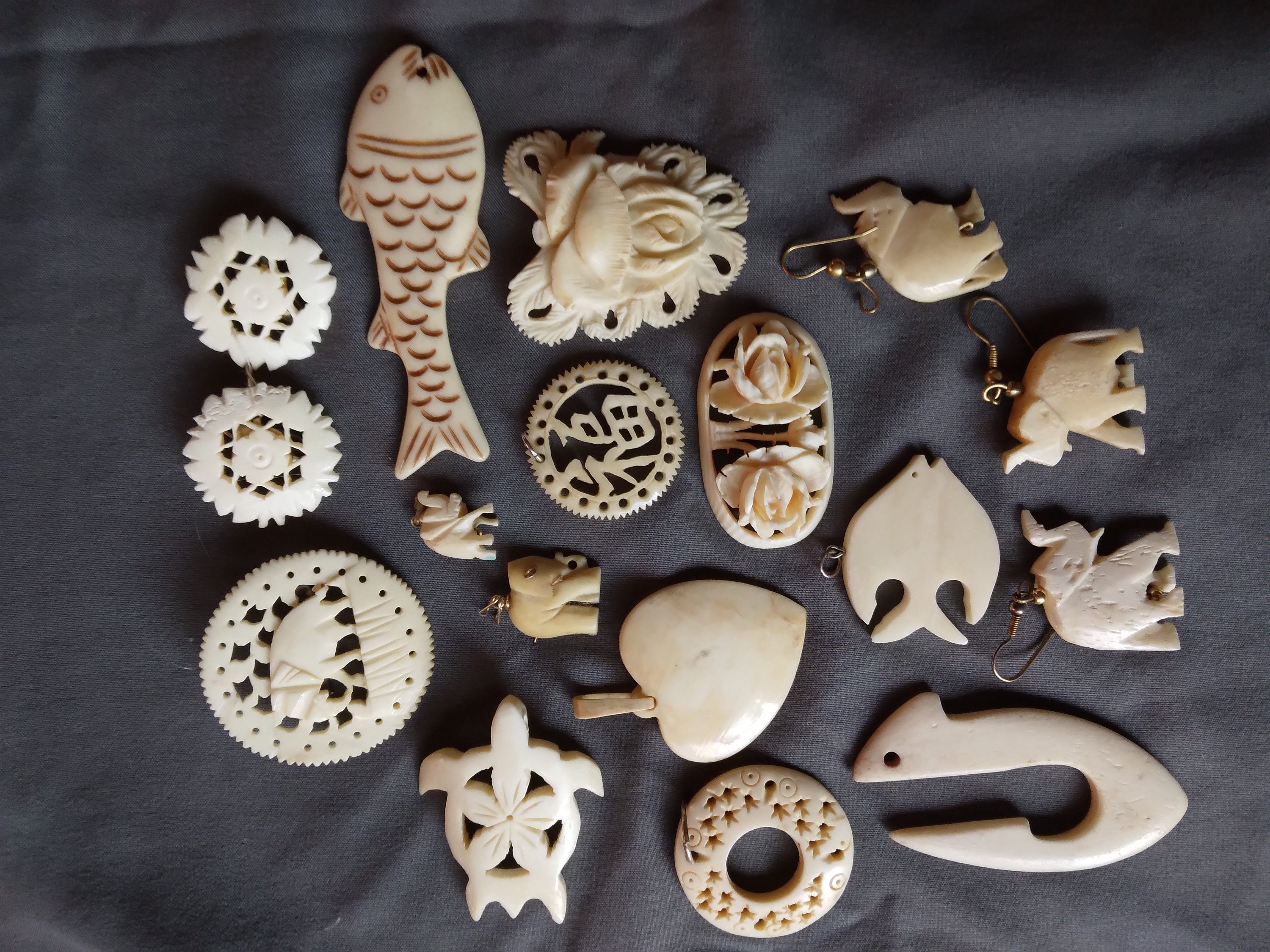 17 Piece Lot Vintage Carved Creamy Ivory Bone Colored Carved Pendants ...