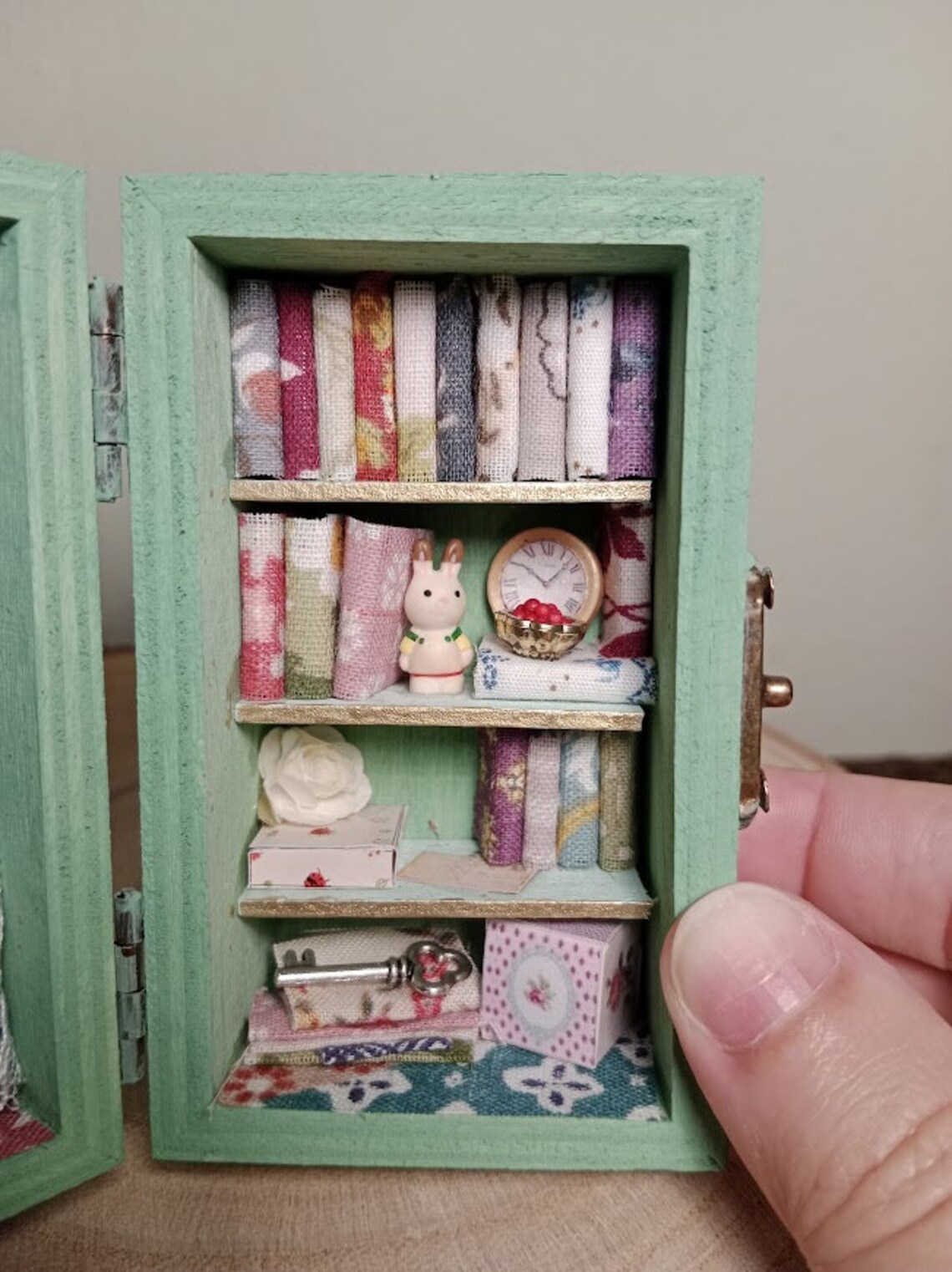 Mini Reading Nook, Book Nook Diorama, Miniature Library, Handmade ...