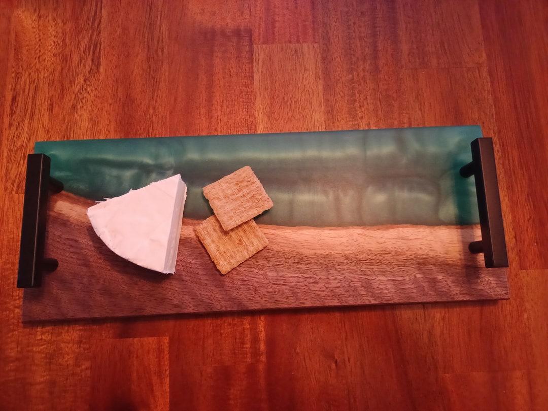 Tabla de quesos Live Edge de nogal y resina verde - Etsy México