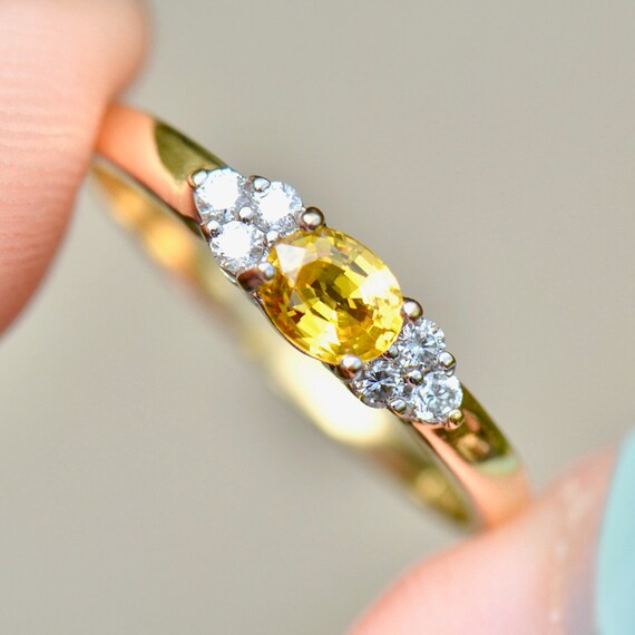 Vintage yellow sapphire ring store