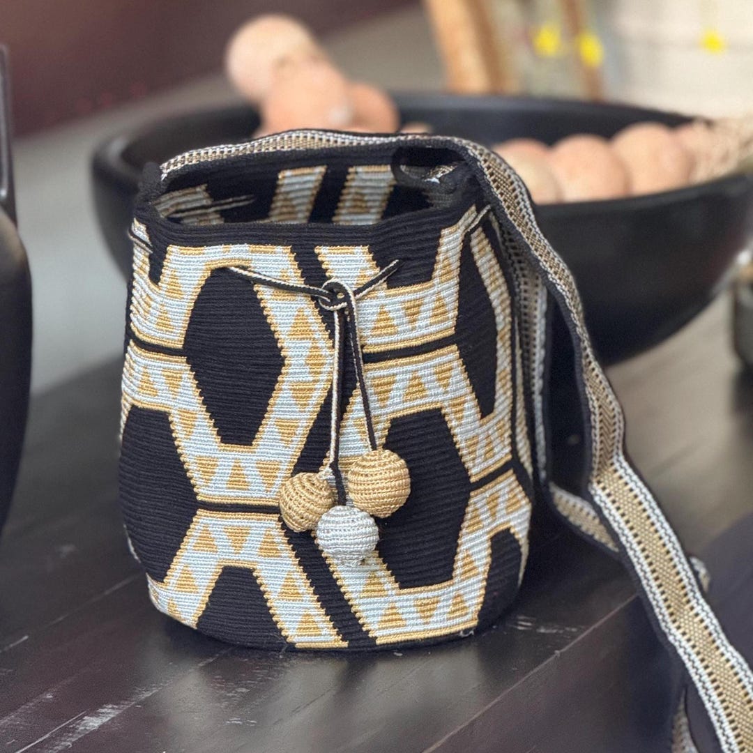 One-thread Technique, Handmade Wayuu Medium Bag – Black With Gold ...