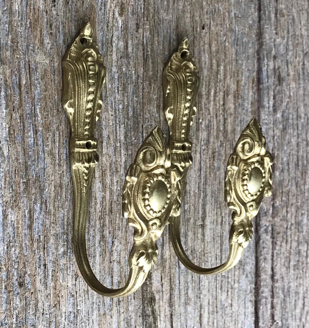 A Pair of French Classical Design Antique Decorative Bronze Curtain Rod ...