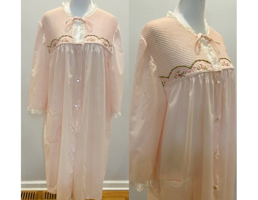 Vintage 70s Barbizon Pink Lace Victorian Style Housecoat/robe. Pink ...