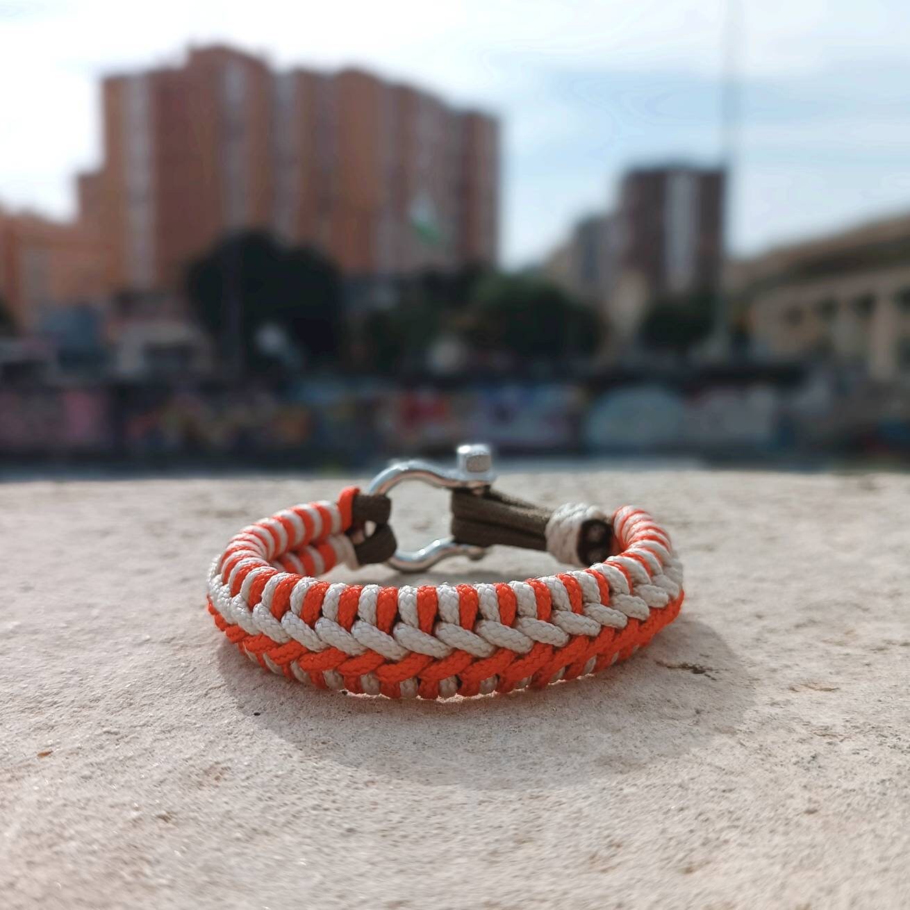 Colorful Paracord Bracelet With Omega Shackle as Closure, Unisex ...